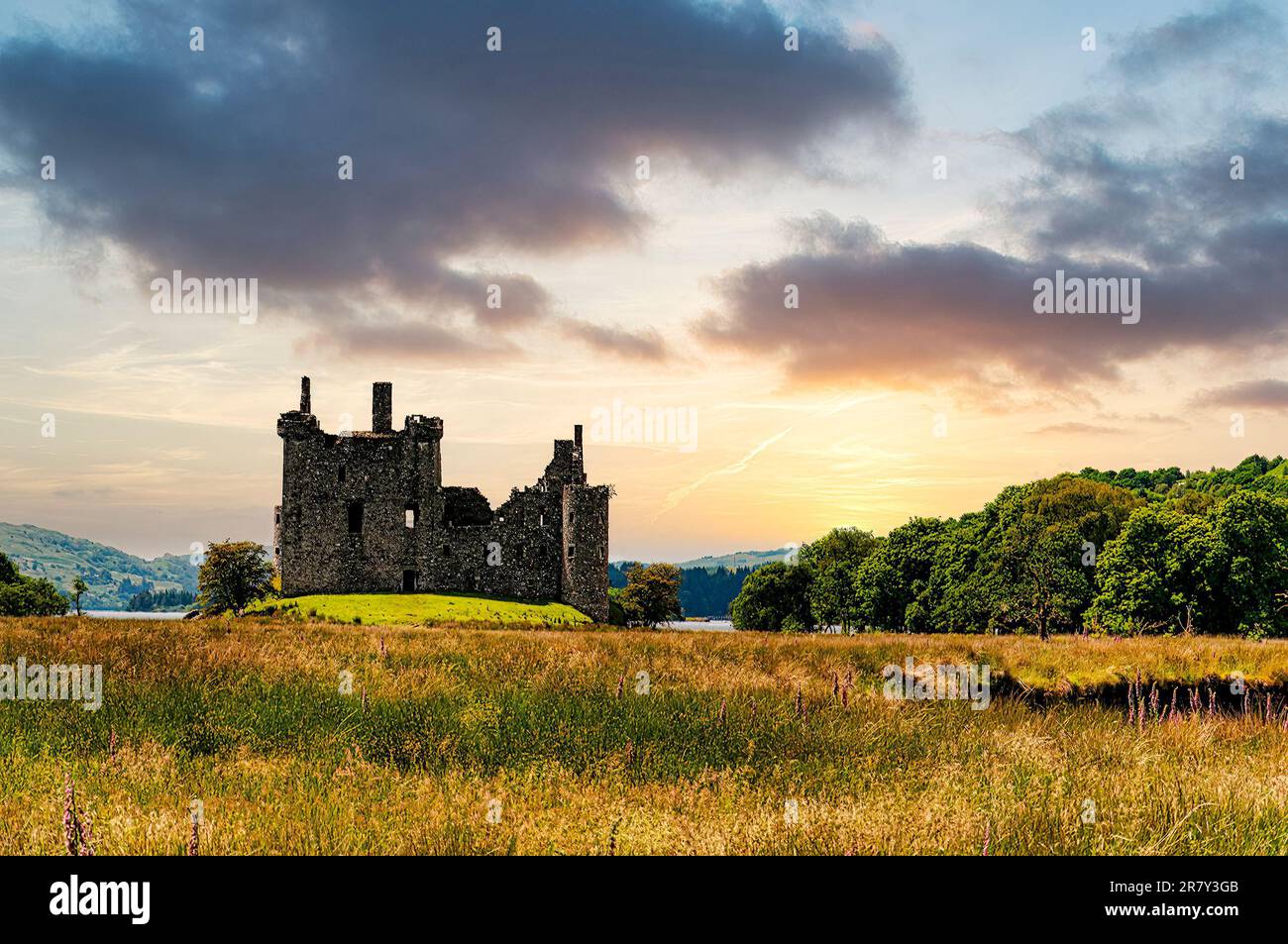 Kilchurn Castle, a ruined 15th-century structure on the banks of Loch ...