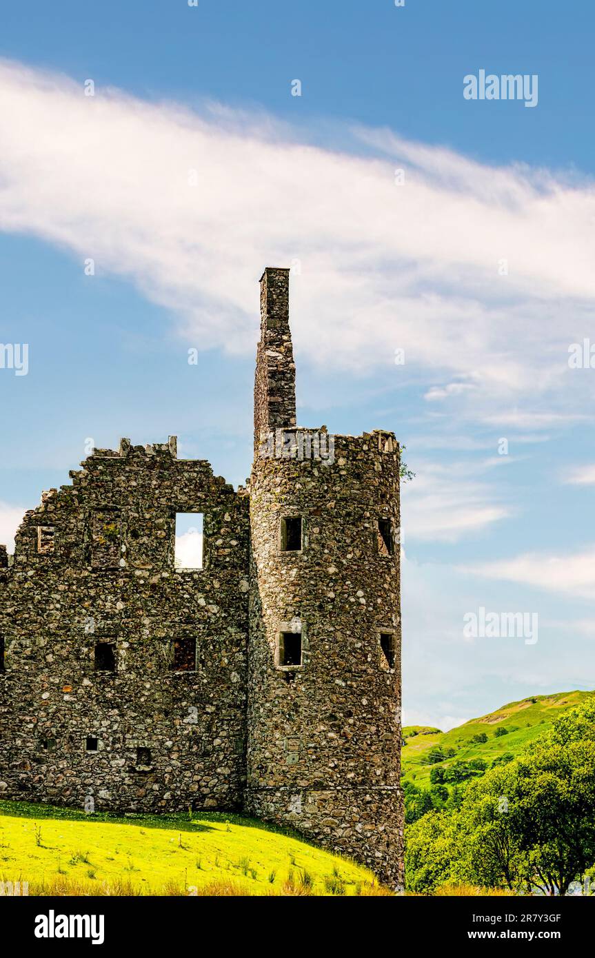 Kilchurn Castle, a ruined 15th-century structure on the banks of Loch ...