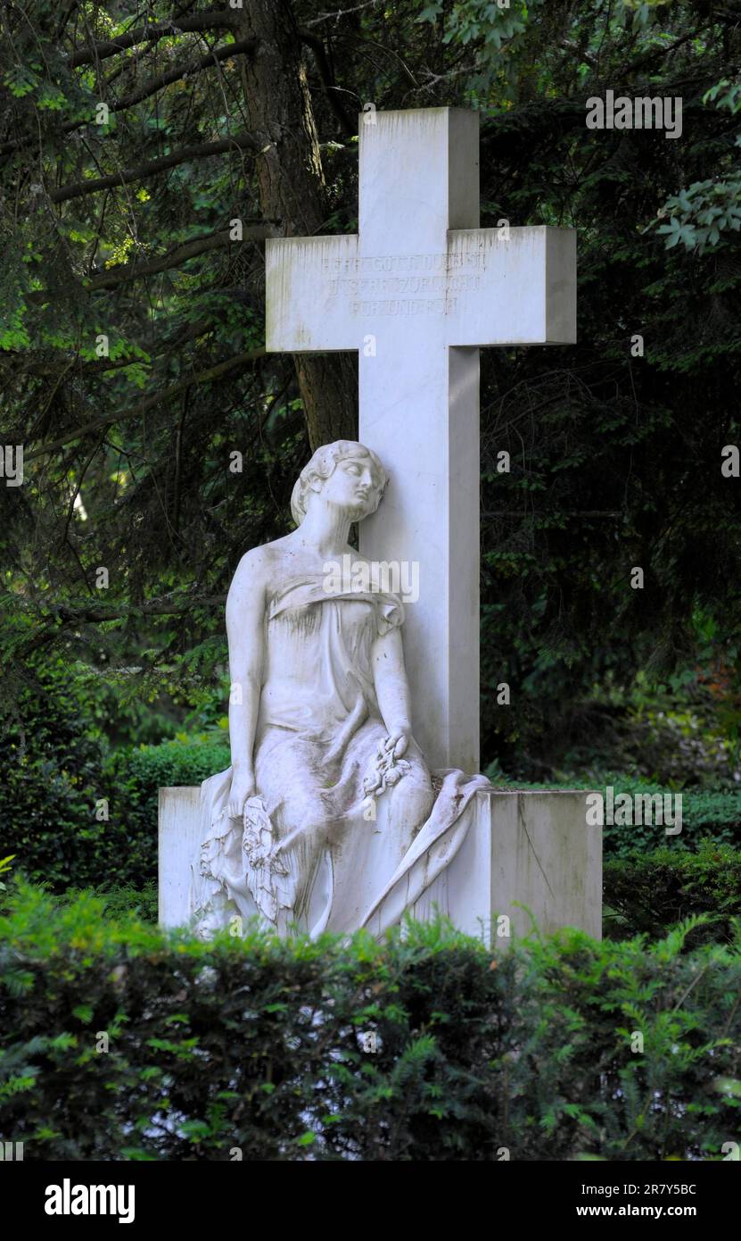 Motif grave hi-res stock photography and images - Alamy