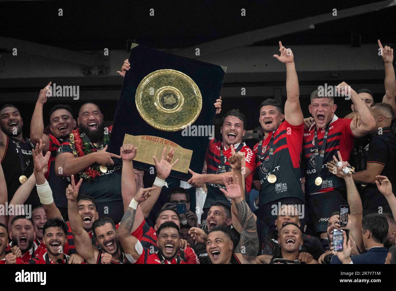 Shield prop hi-res stock photography and images - Alamy