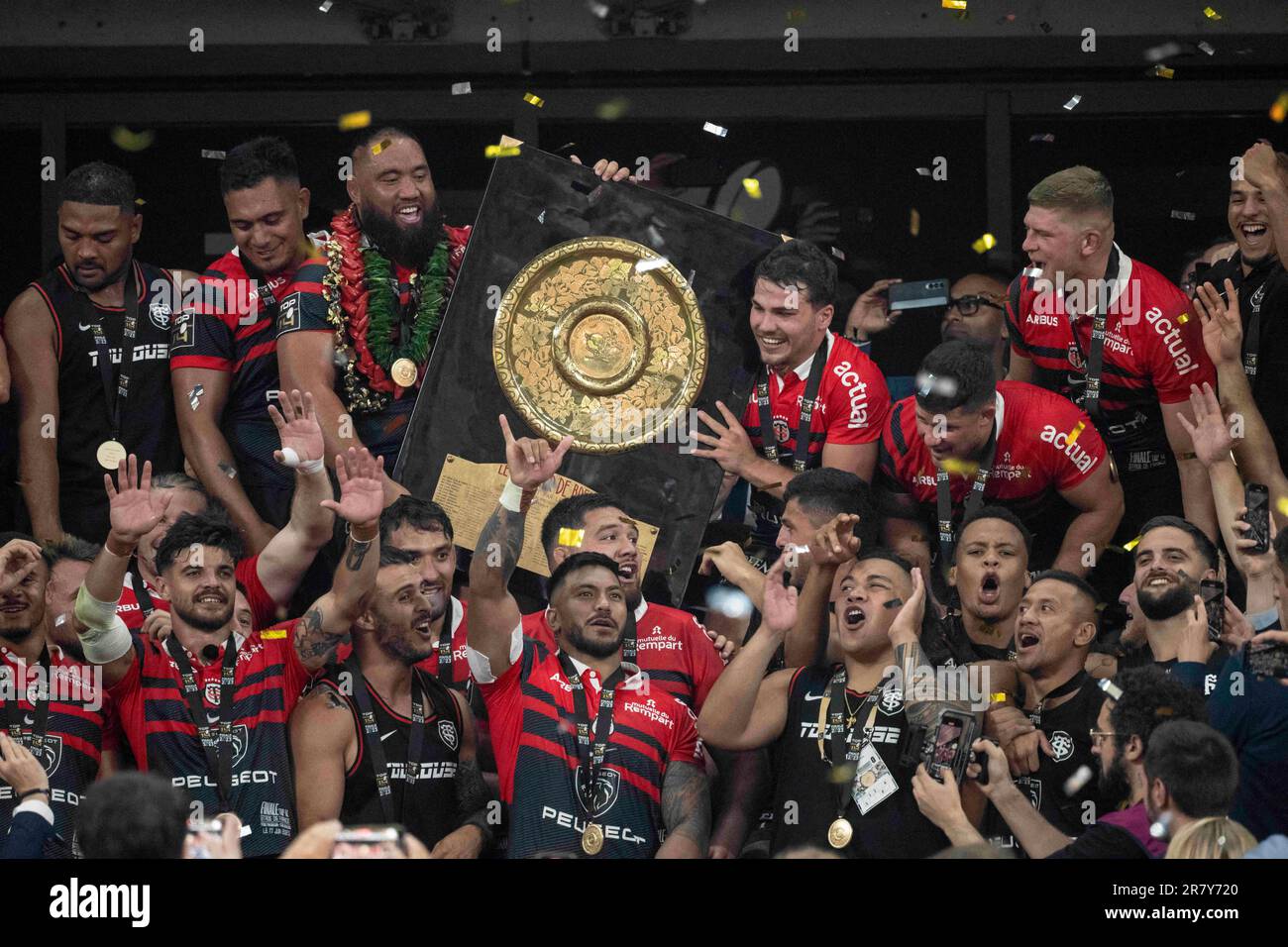 Shield prop hi-res stock photography and images - Alamy