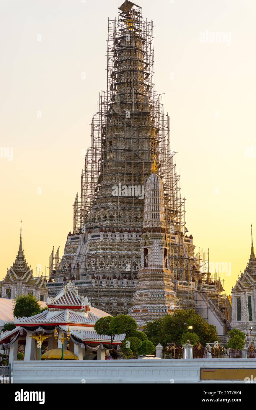 Scaffold around the tower of the buddhist temple Wat Arun in Bangkok ...