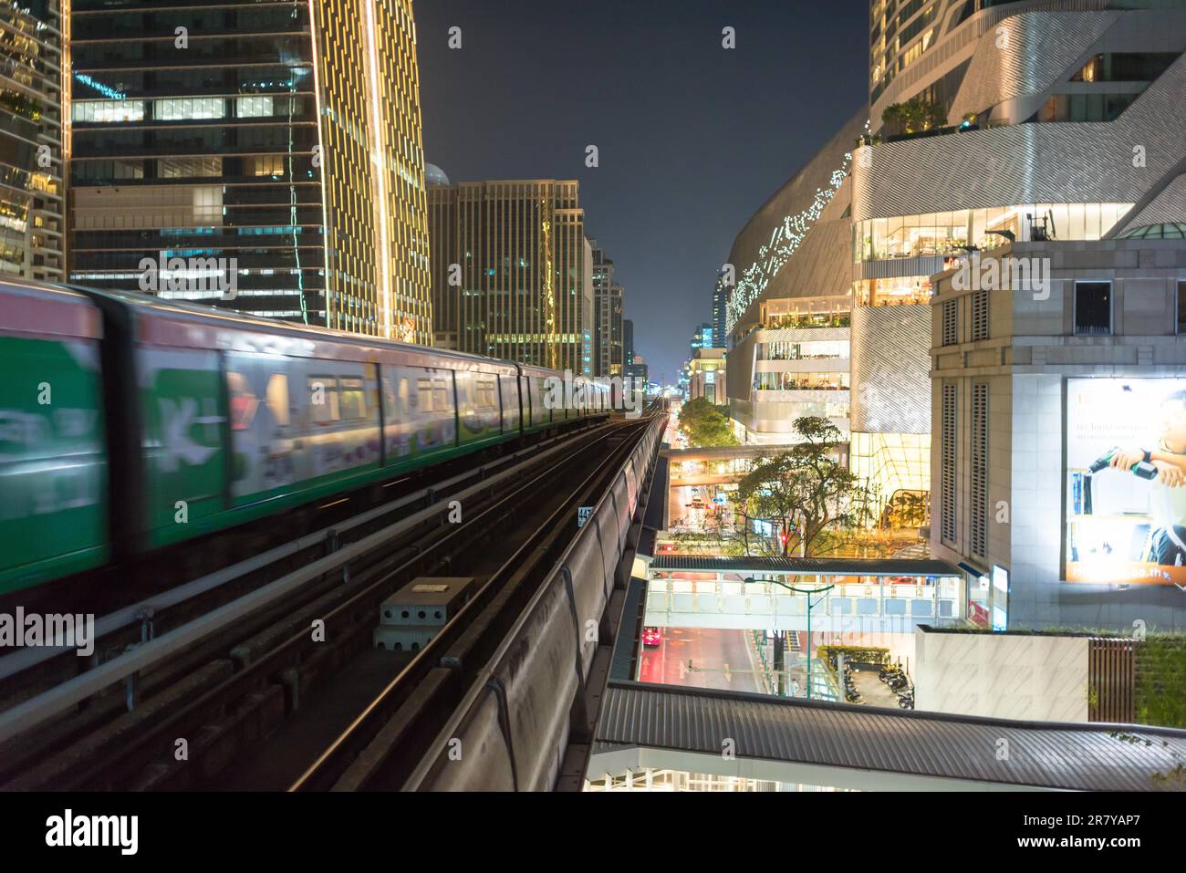 Skyscraper and Skytrain at the Sukhumvit road in the Pathum Wan ...