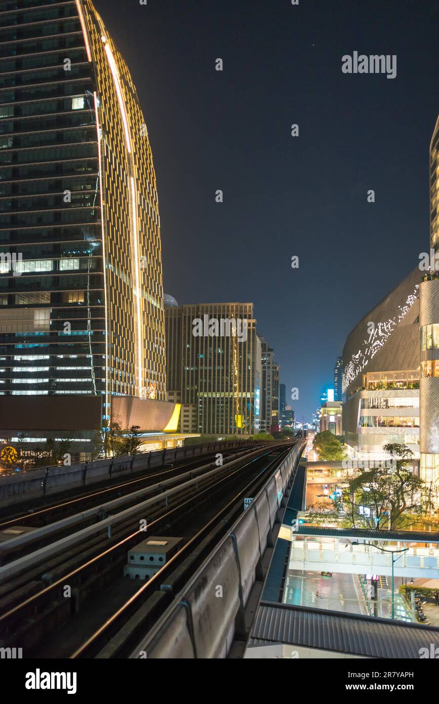 Bangkok district Pathum Wan. The area is home of shopping malls, hotels ...