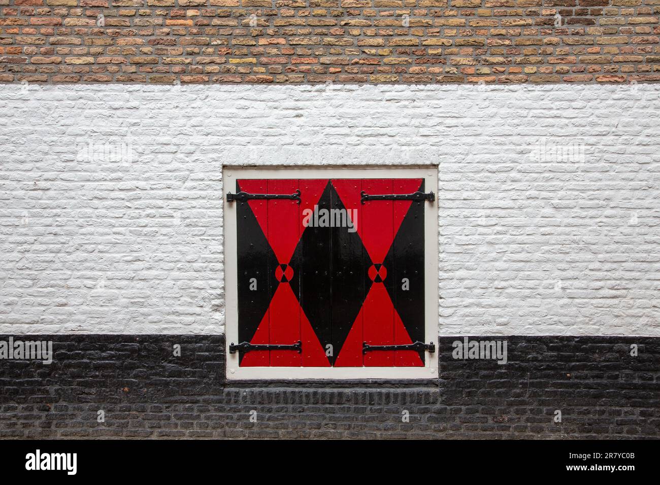 Red warning sign on brick wall Stock Photo - Alamy