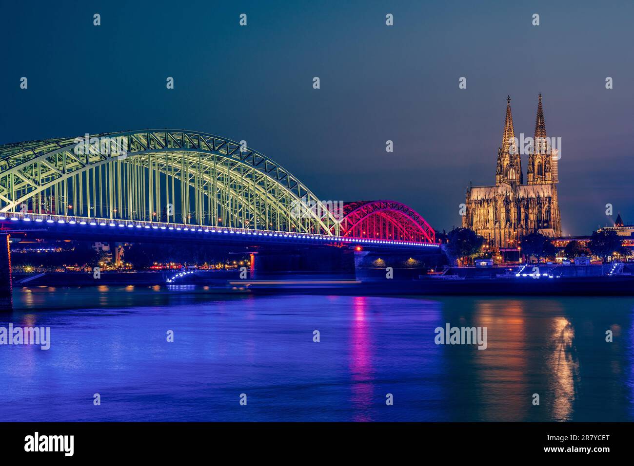 Panoramic view of Cologne Cathedral with Hohenzollern Bridge at the ...
