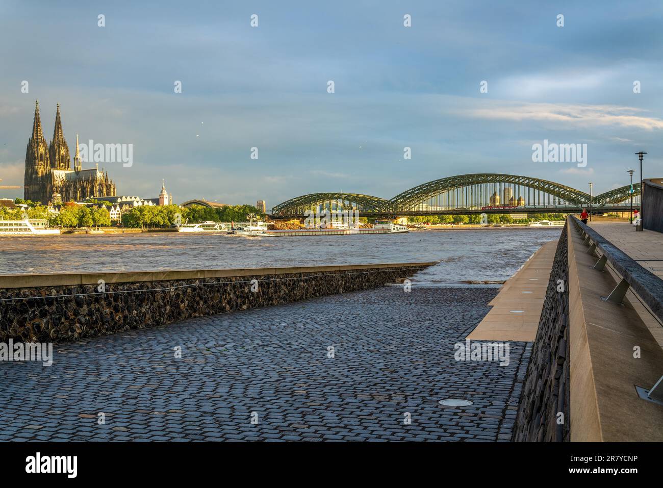 Flood on rhine river cologne hi-res stock photography and images - Alamy