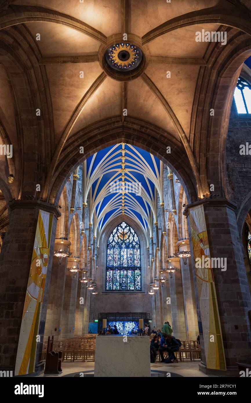 Saint Giles Cathedral interior with rib and tierceron vaults in ...