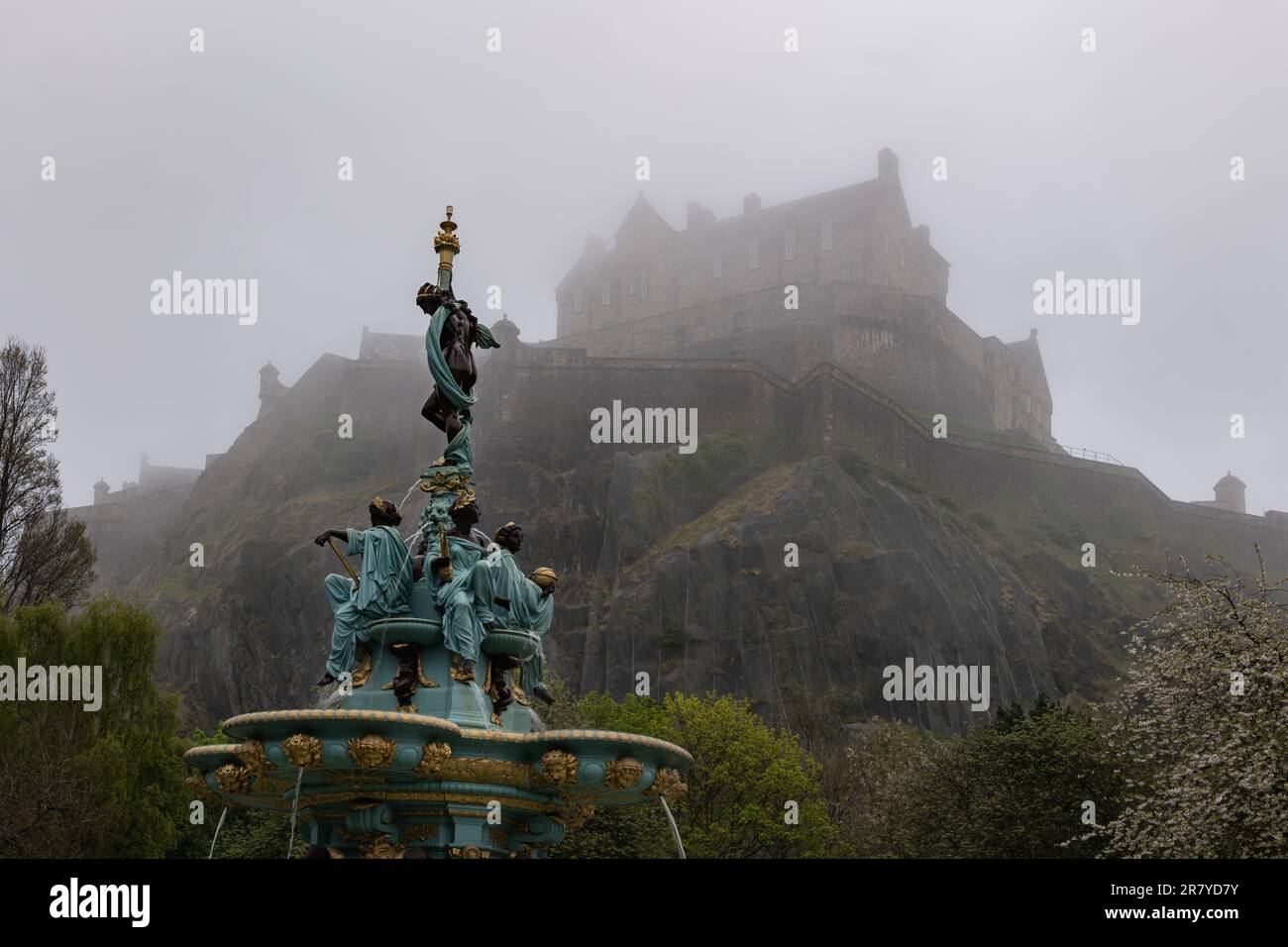 Fountain park edinburgh hi-res stock photography and images - Alamy