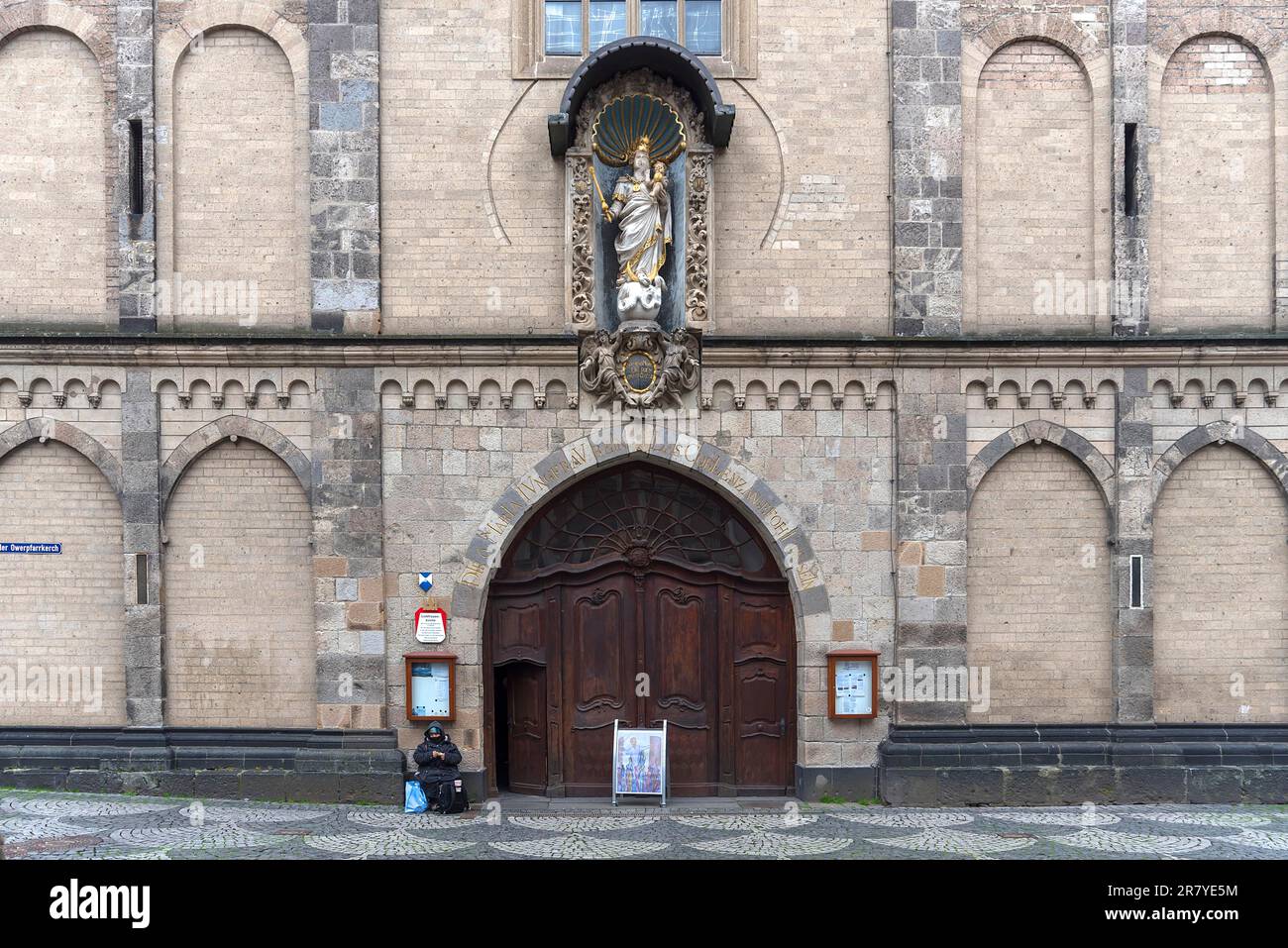 Main portal on the west facade hi-res stock photography and images - Alamy