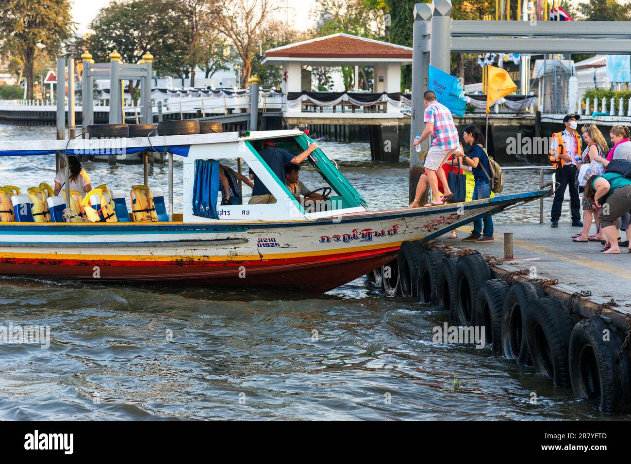 Pleasure boat pick up tourist from the Wat Arun pier in Bangkok. The ...