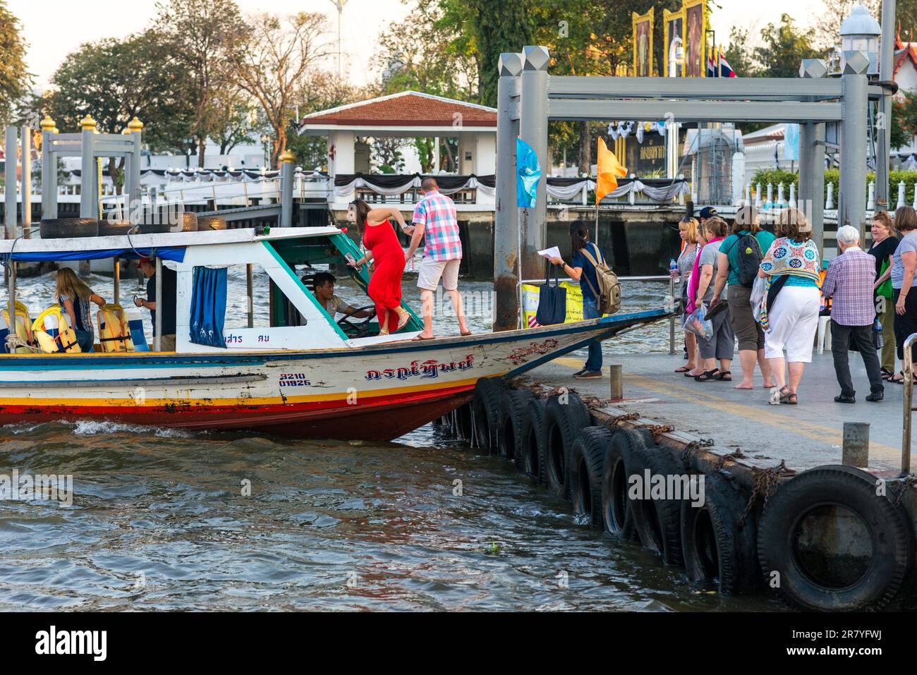 Pleasure boat pick up tourist from the Wat Arun pier in Bangkok. The ...