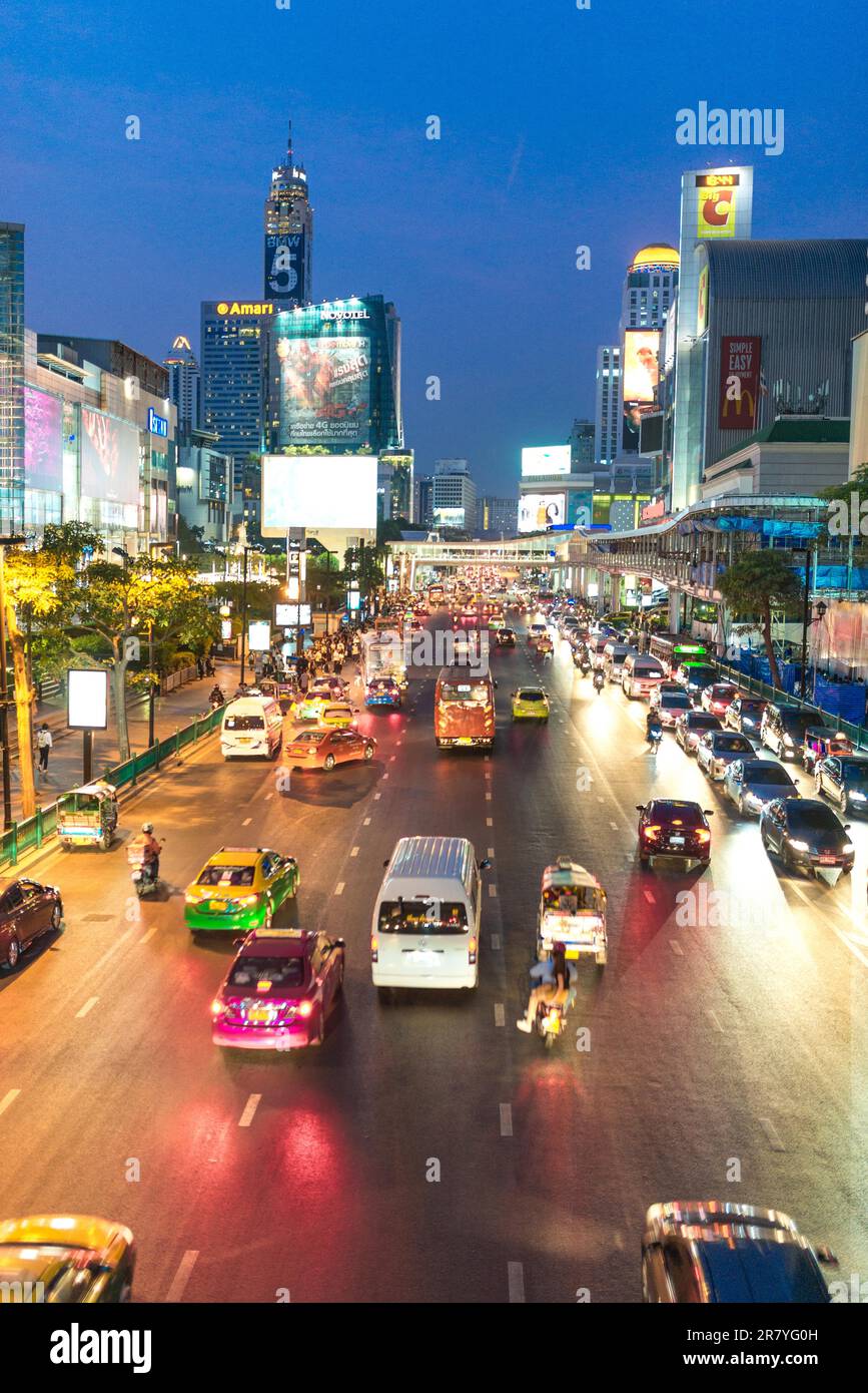 Rush-hour on the Ratchadamri road, in the Bangkok district Pathum Wan ...