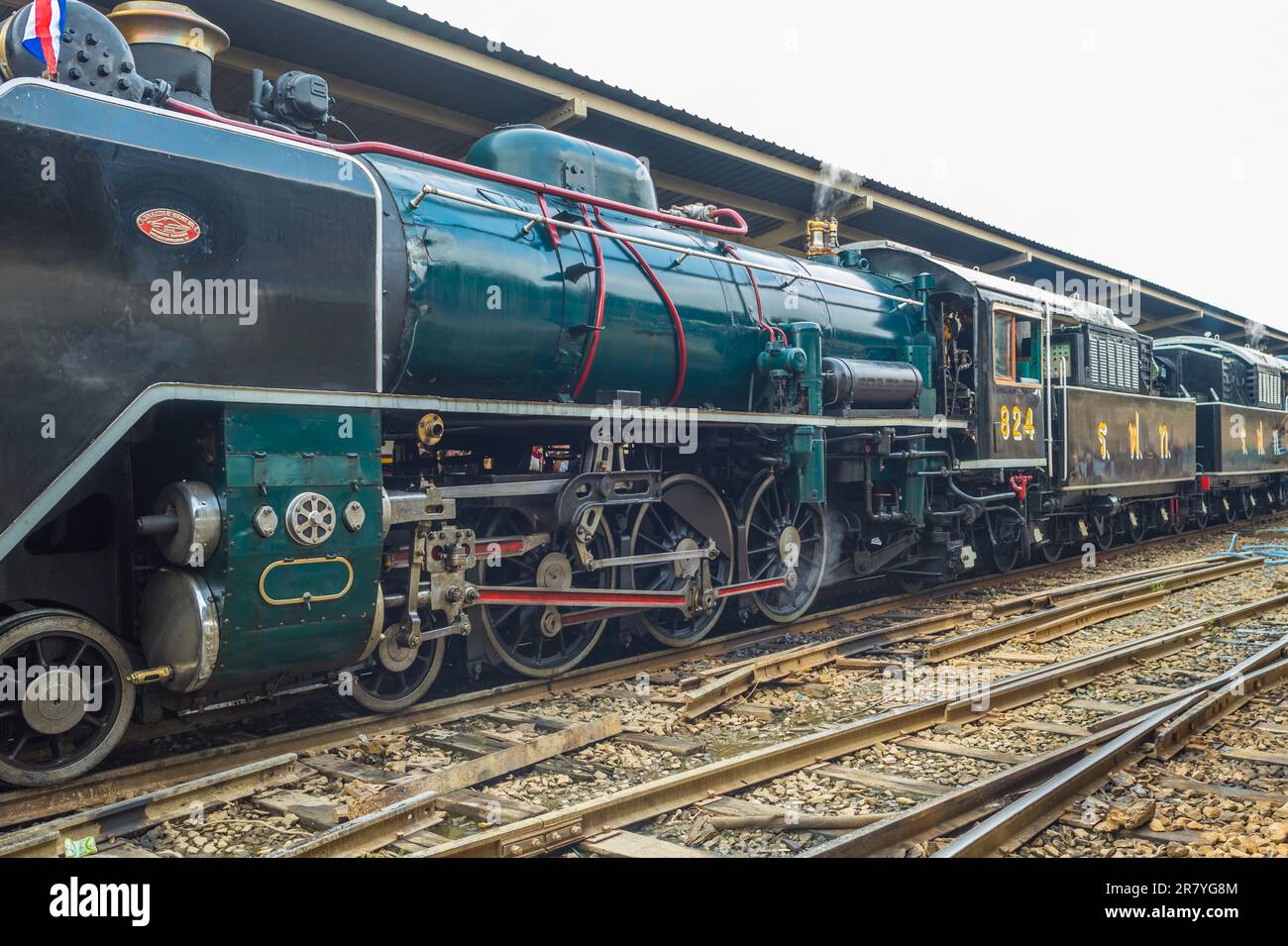 Steam-powered excursion train in the Bangkok railway station Hua ...