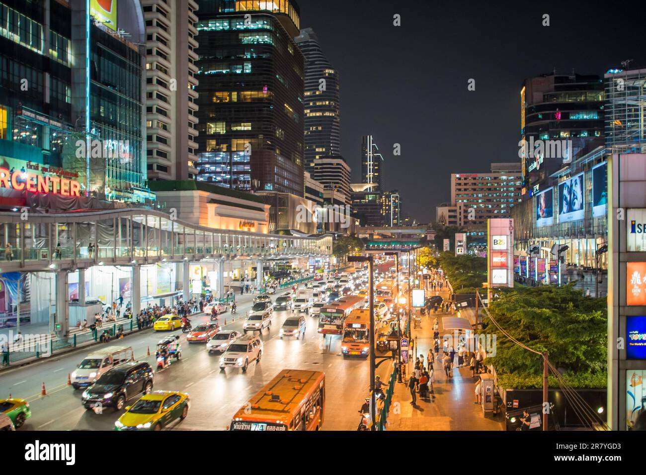 Rush-hour on the Ratchadamri road, in the Bangkok district Pathum Wan. The area is home of ...