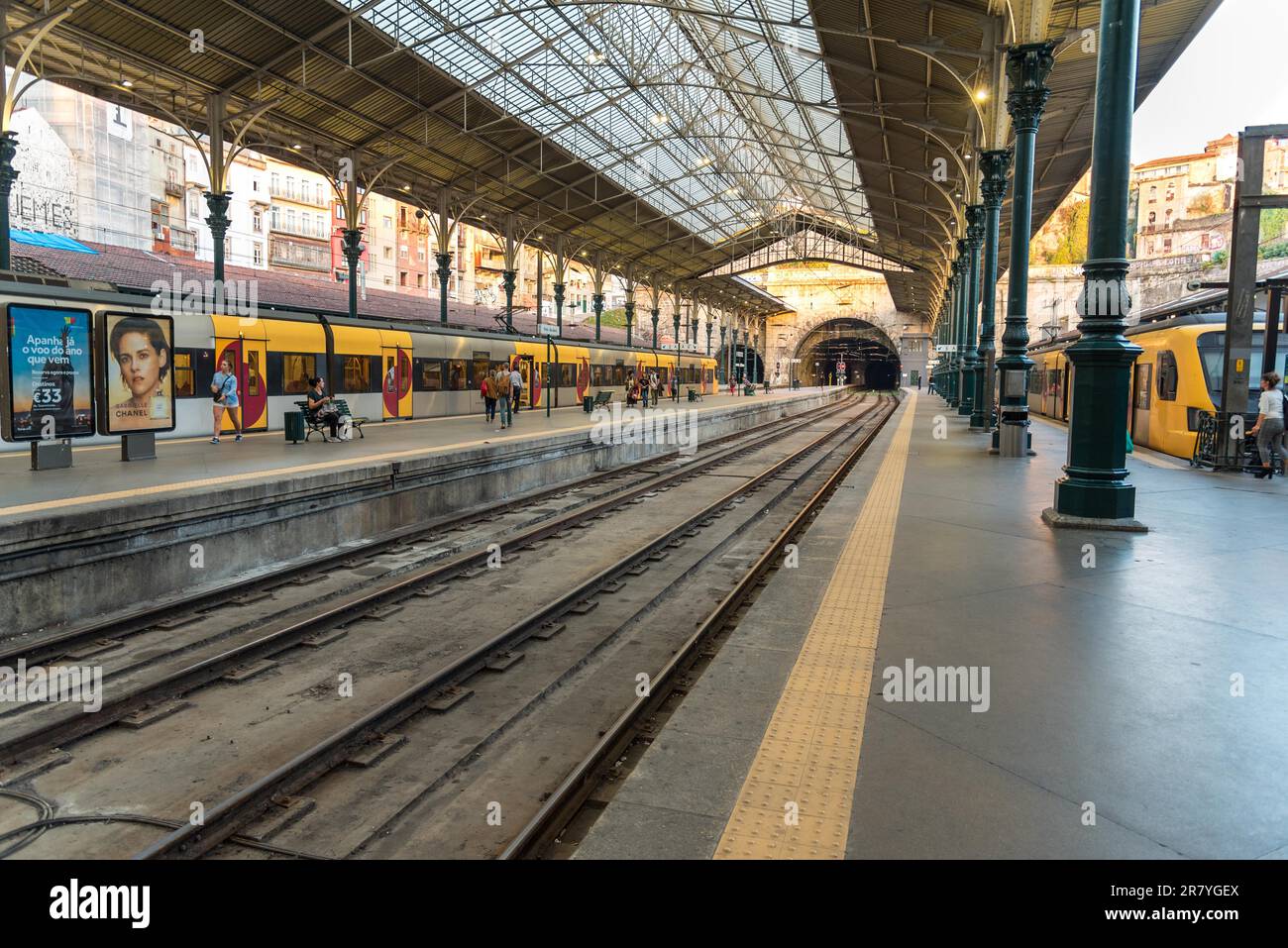 Train platform view hi-res stock photography and images - Alamy