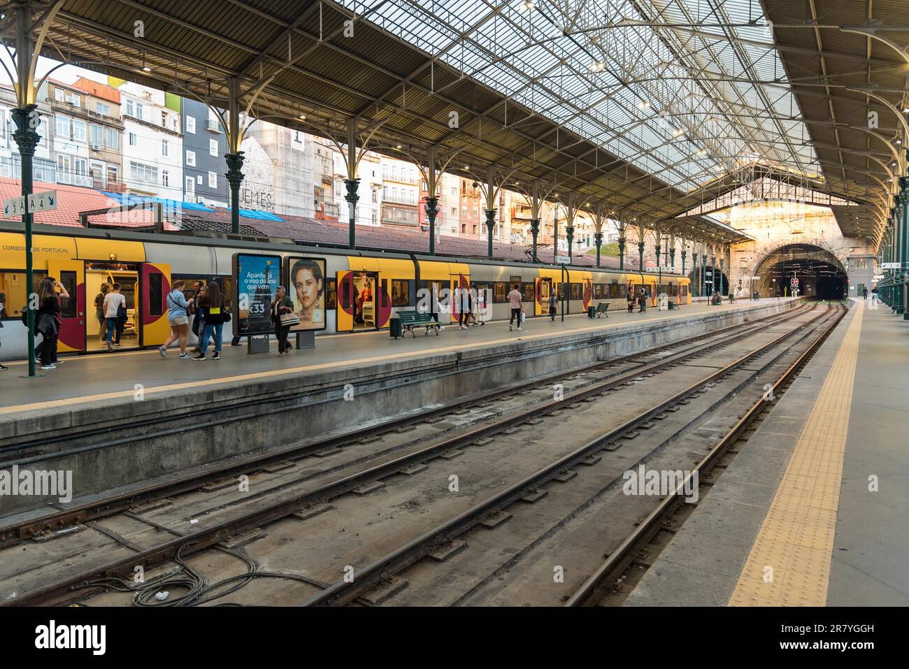 Station with one platforms hi-res stock photography and images - Alamy