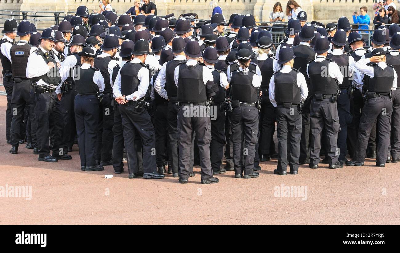 London, England, UK. 17th June, 2023. Metropolitan Police officers ...