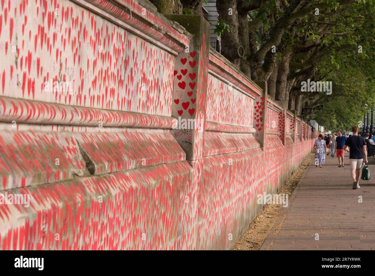 COVID remembrance wall at Westminster Bridge London Stock Photo - Alamy
