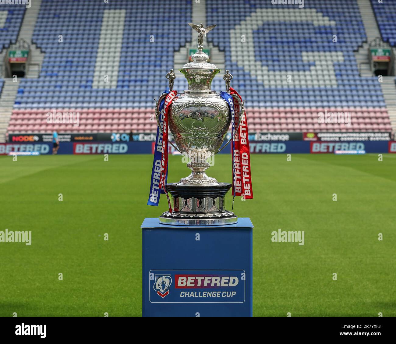 Challenge cup trophy dw stadium hi-res stock photography and images - Alamy