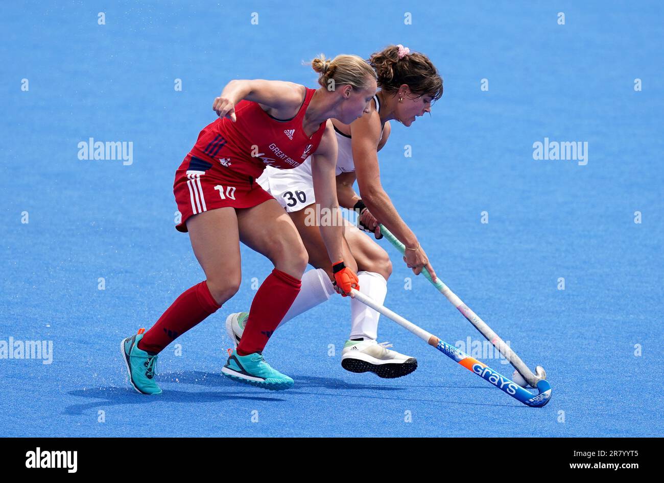 Great Britain’s Sarah Robertson battles with USA’s Meredith Sholder ...
