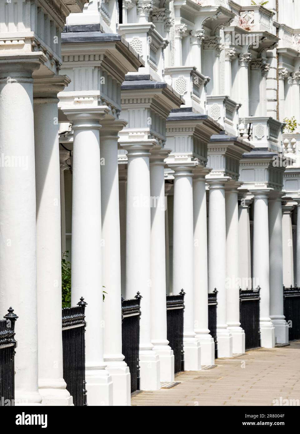 Pillared house hi-res stock photography and images - Alamy