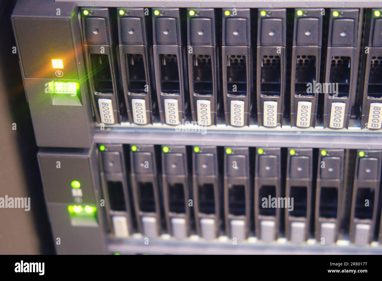 The hard disk error on the panel in the hdd server raid is indicated by ...