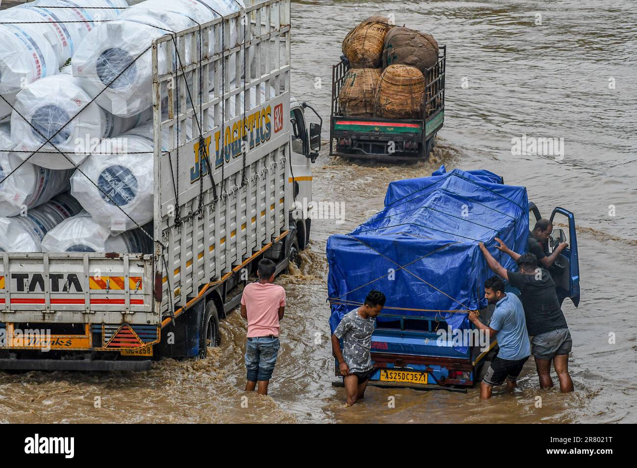 People pushing car stuck in hi-res stock photography and images - Alamy