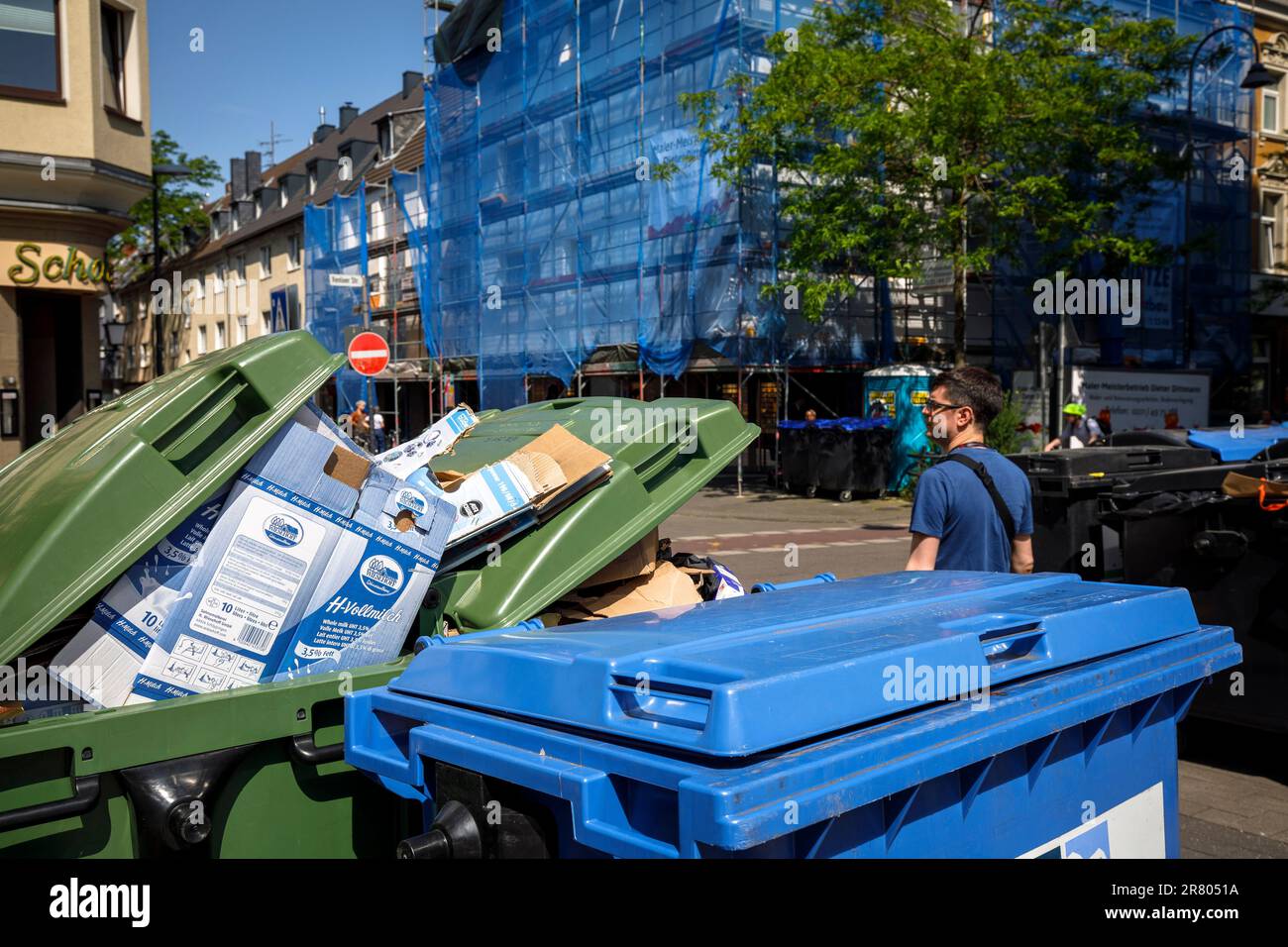 Garbage containers hi-res stock photography and images - Alamy