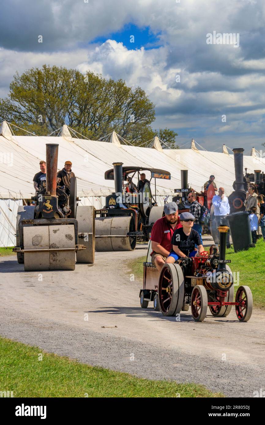 Different sizes and designs of traction engines parading at Abbey Hill ...
