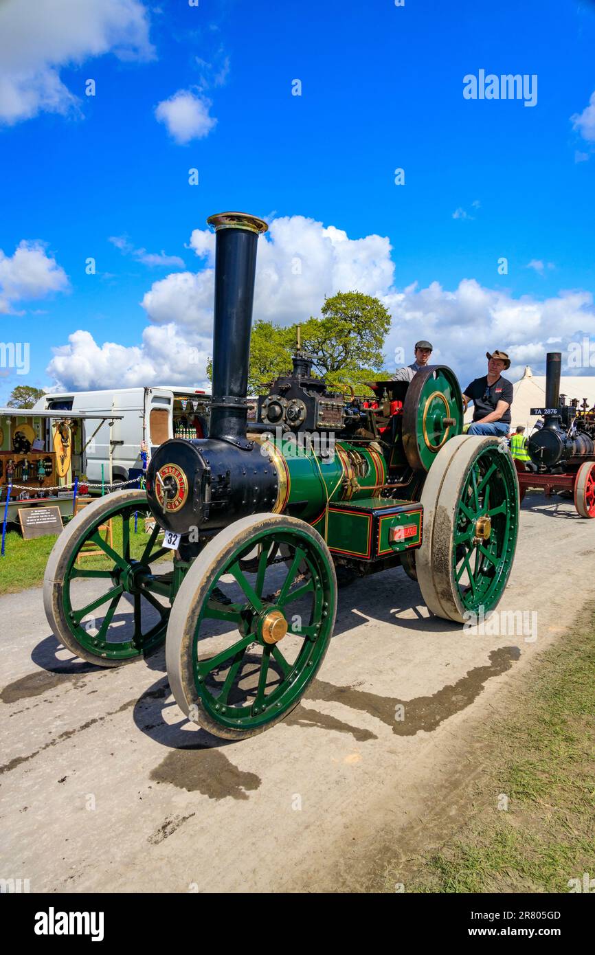 1913 Garrett traction engine 'Wallace' parading at Abbey Hill Steam ...