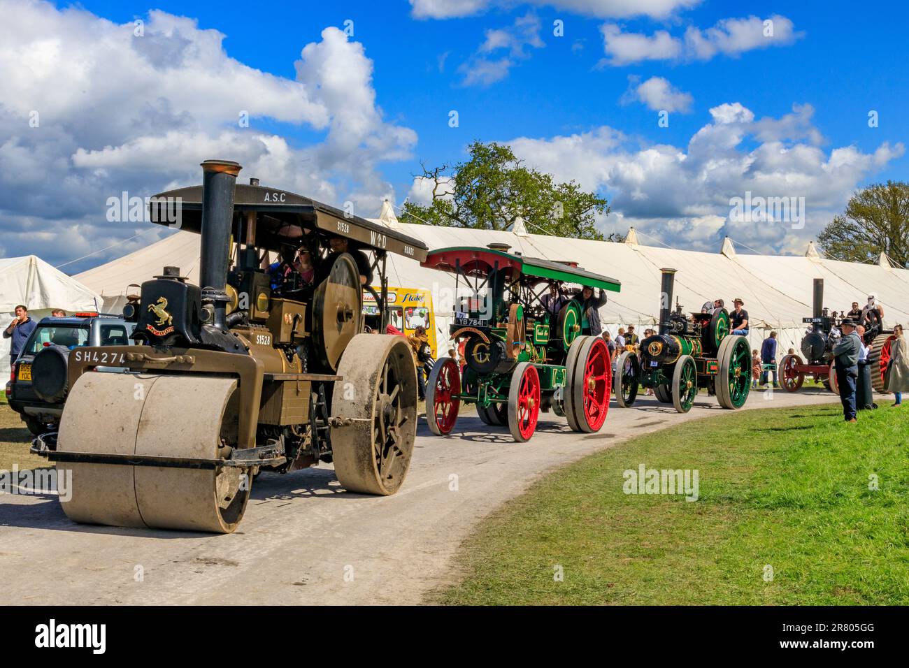 Ex-WD 1914 Aveling & Porter traction engine 'Clyde' leads a parade at ...