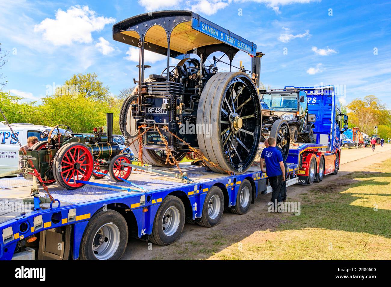 Low loader transport hi-res stock photography and images - Alamy