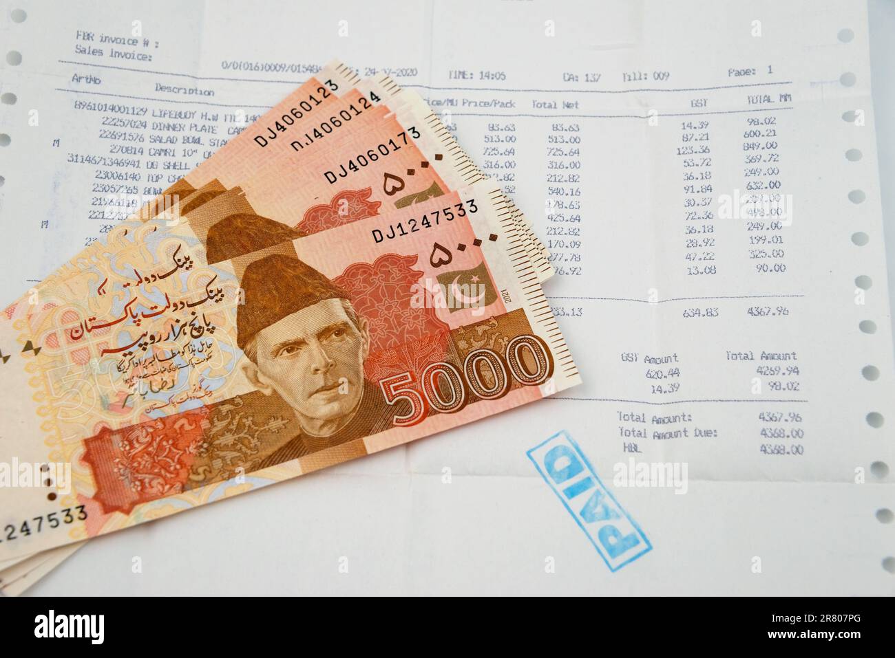 Paid invoice hi-res stock photography and images - Alamy