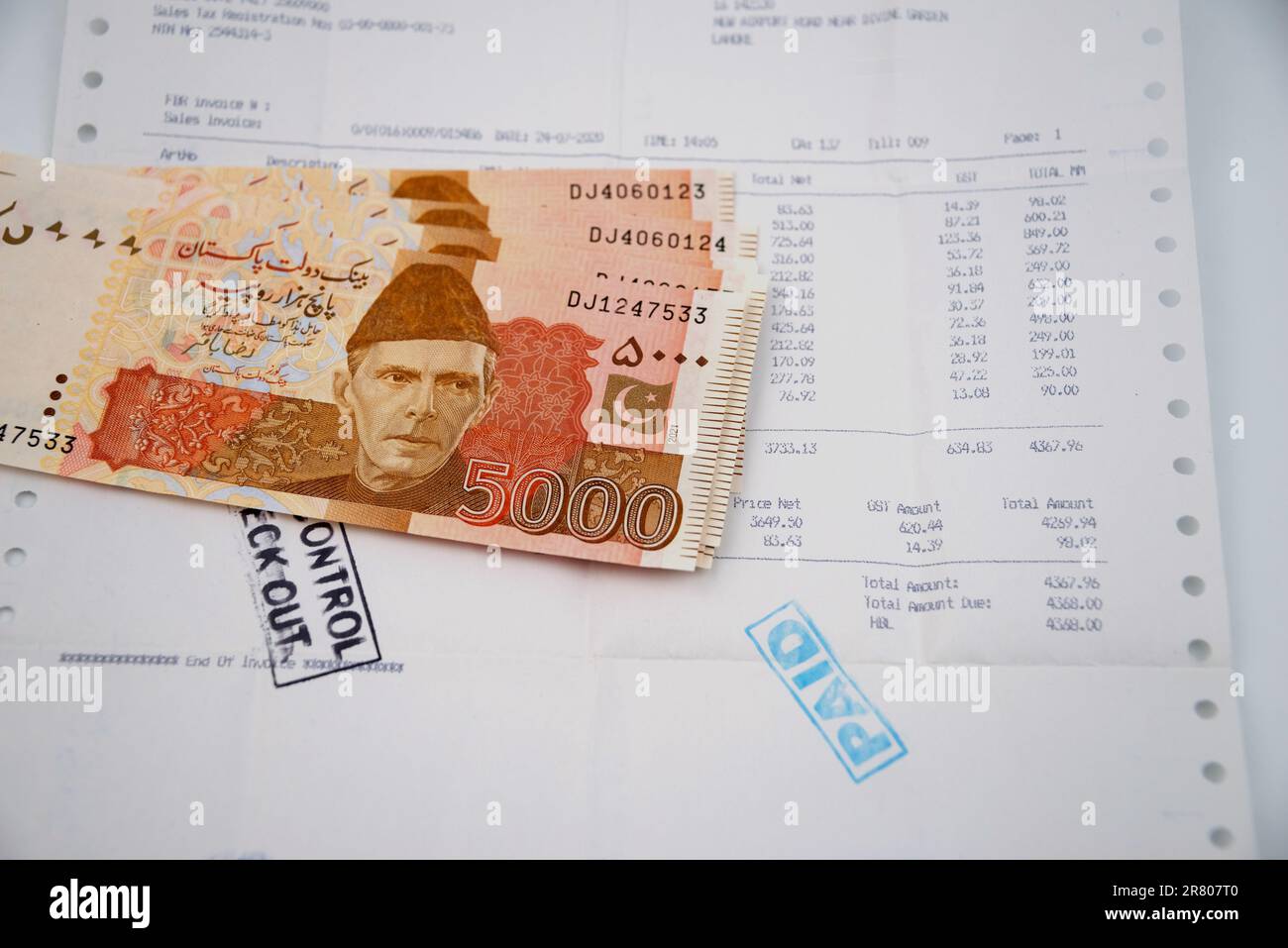 Currency notes in Pakistani Rupees with a paid invoice Stock Photo - Alamy