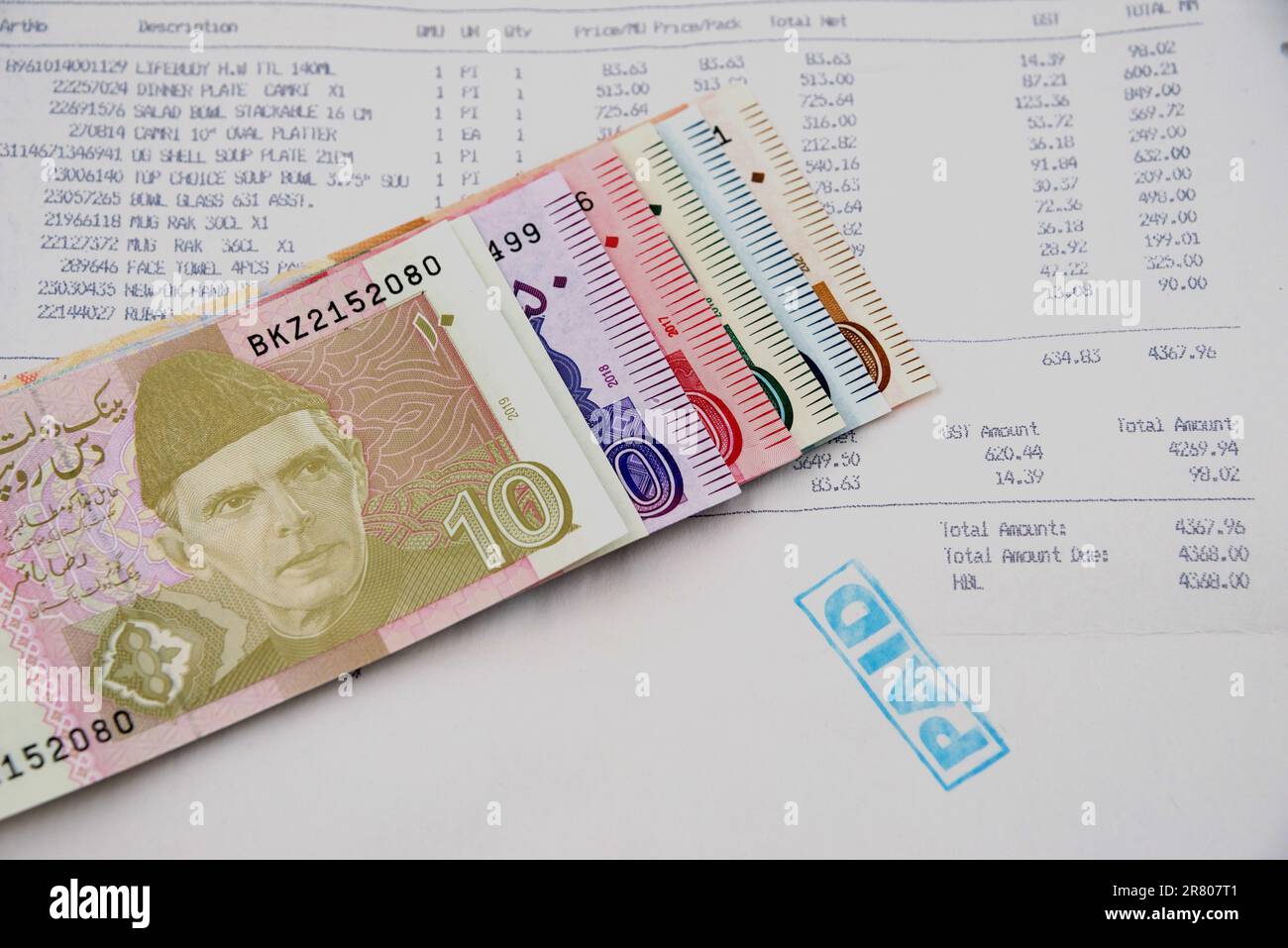 Pakistan 100 rupee note hi-res stock photography and images - Alamy