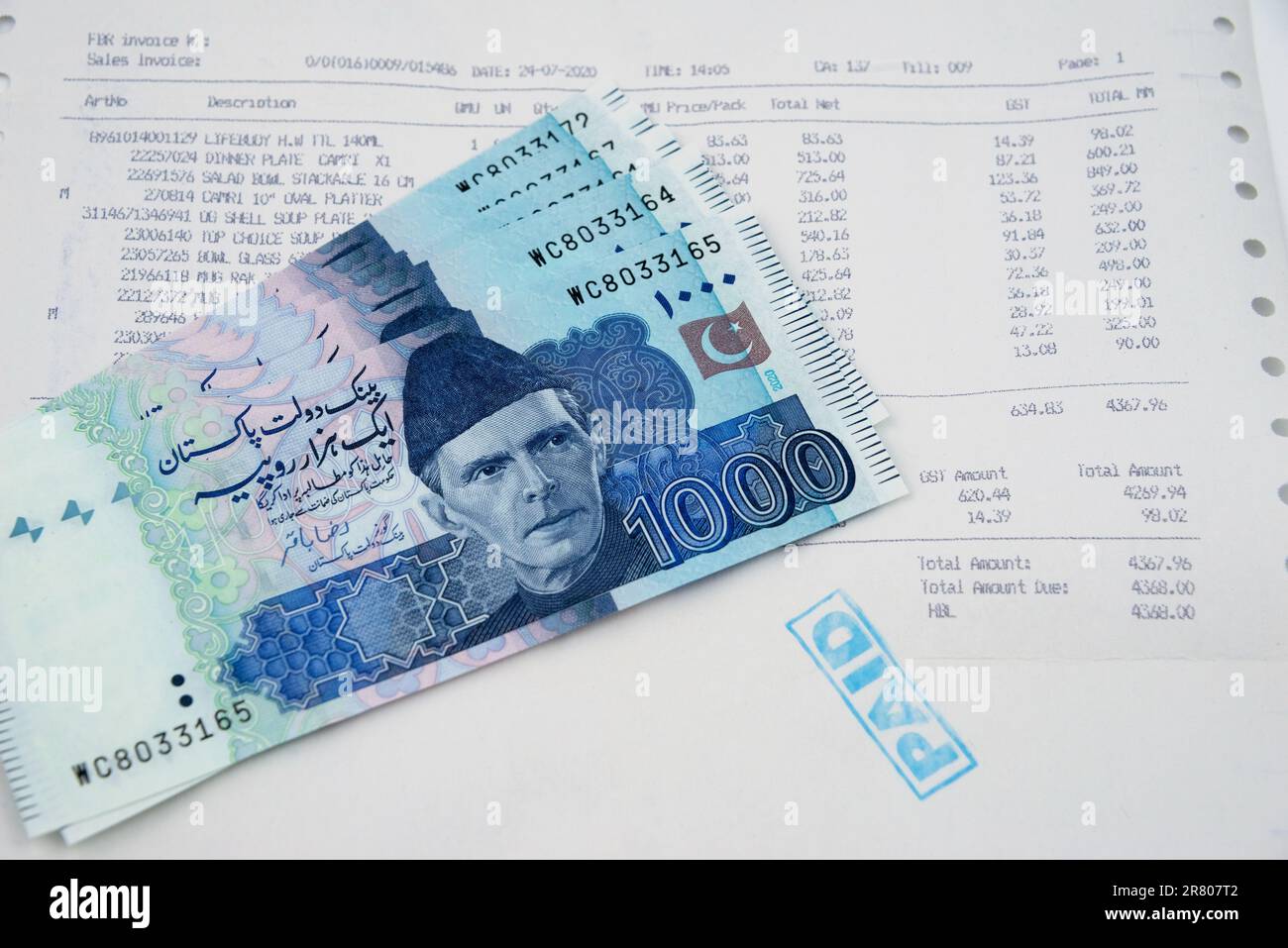 100 rupees pakistani currency hi-res stock photography and images - Alamy
