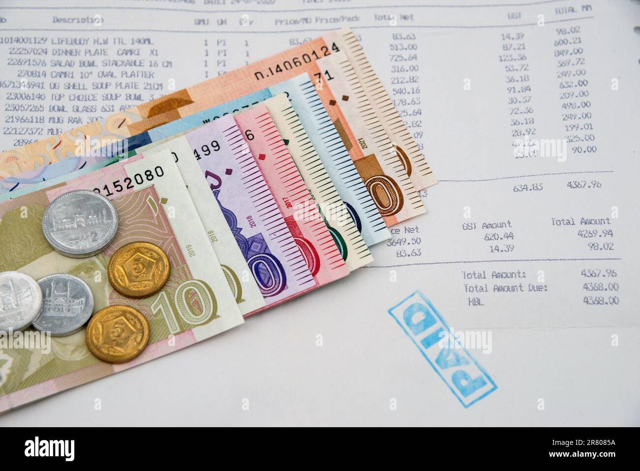 Paid invoice hi-res stock photography and images - Alamy