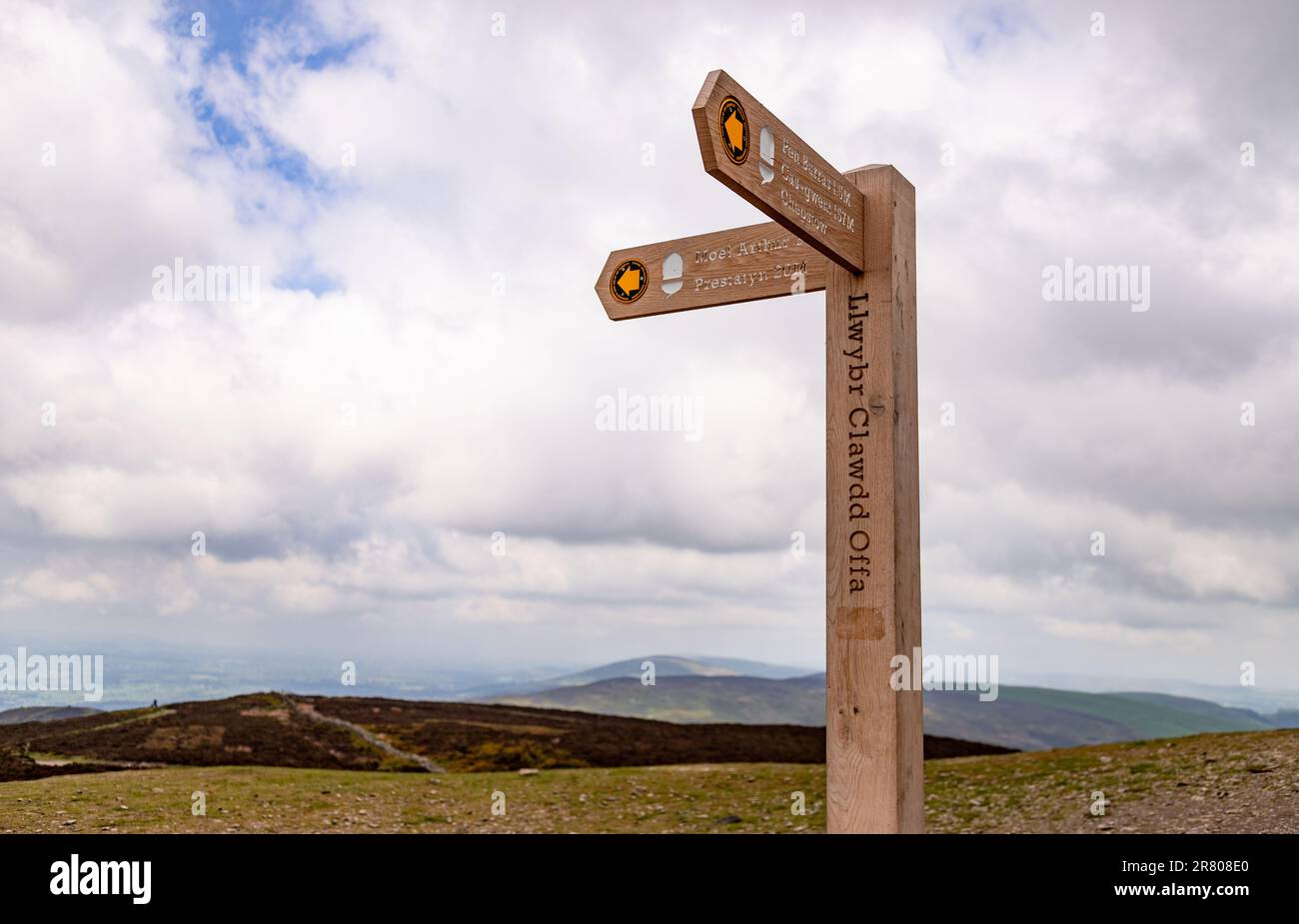 Welsh signpost hi-res stock photography and images - Alamy