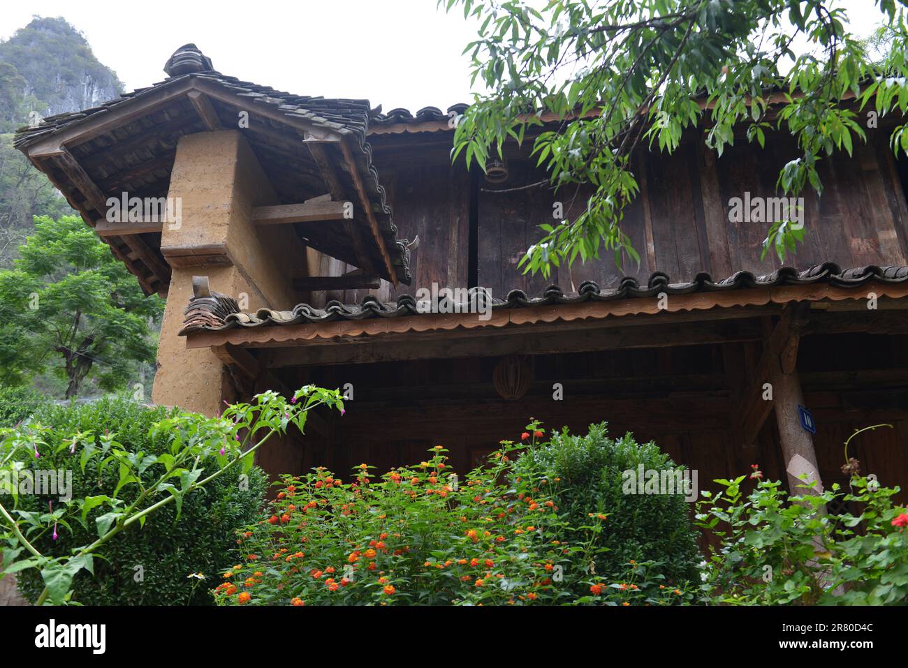 Old street in Dong Van ancient town. Ha Giang, Vietnam. 越南旅游, वियतनाम ...