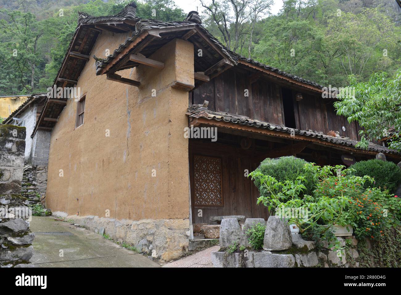 Old street in Dong Van ancient town. Ha Giang, Vietnam. 越南旅游, वियतनाम ...