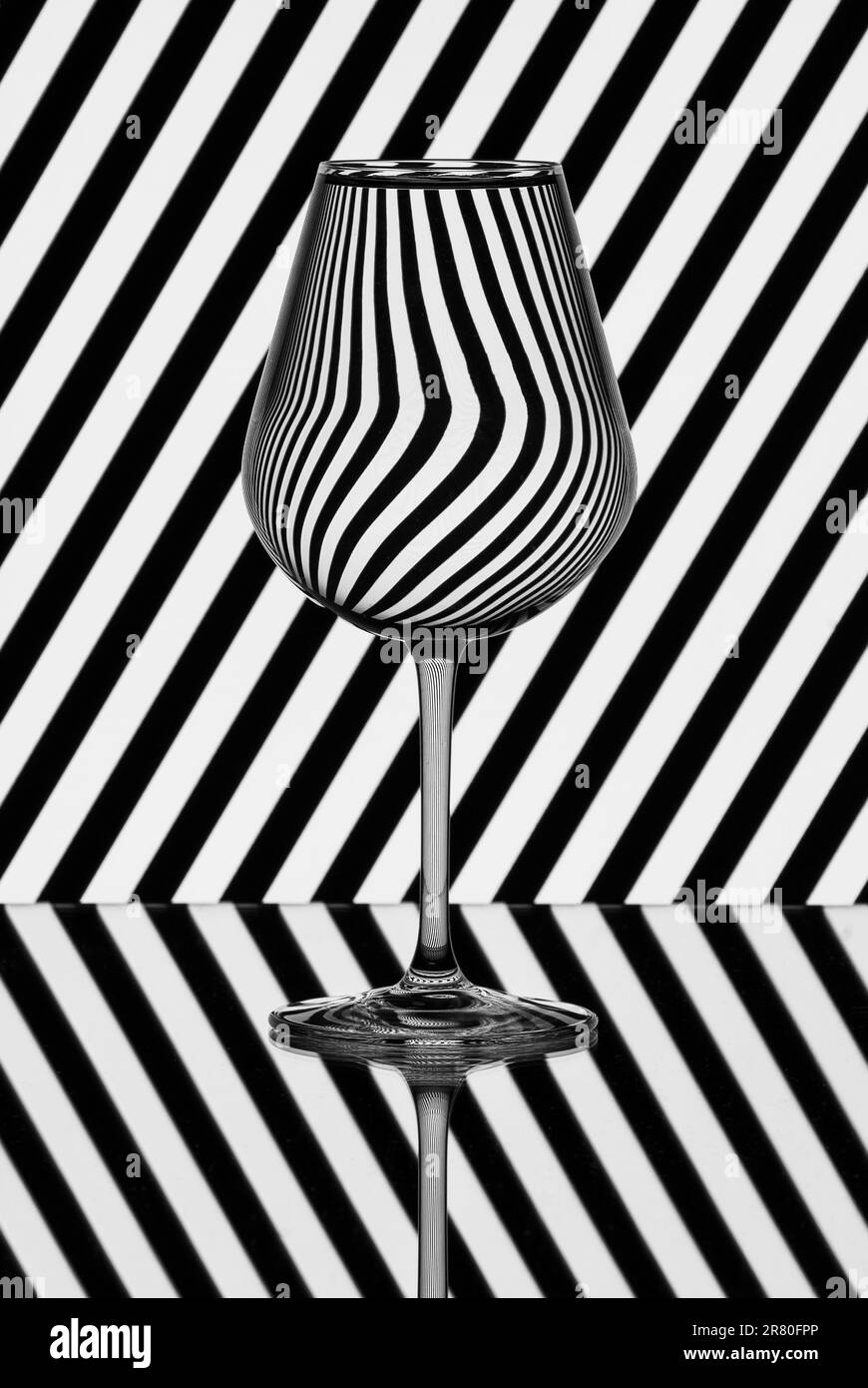Black and white stripes refraction hi-res stock photography and images ...