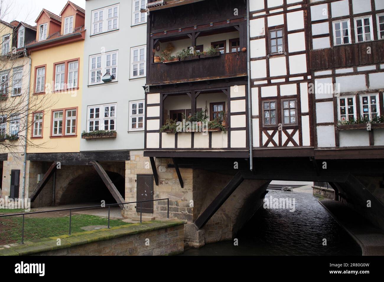 Merchants bridge, Krämerbrücke, medieval arch bridge lined with half ...