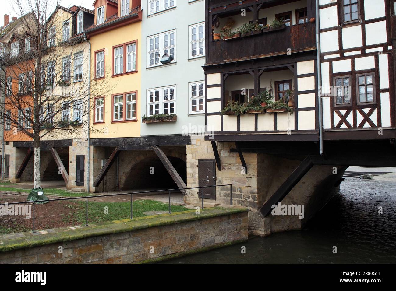 Merchants bridge, Krämerbrücke, medieval arch bridge lined with half ...