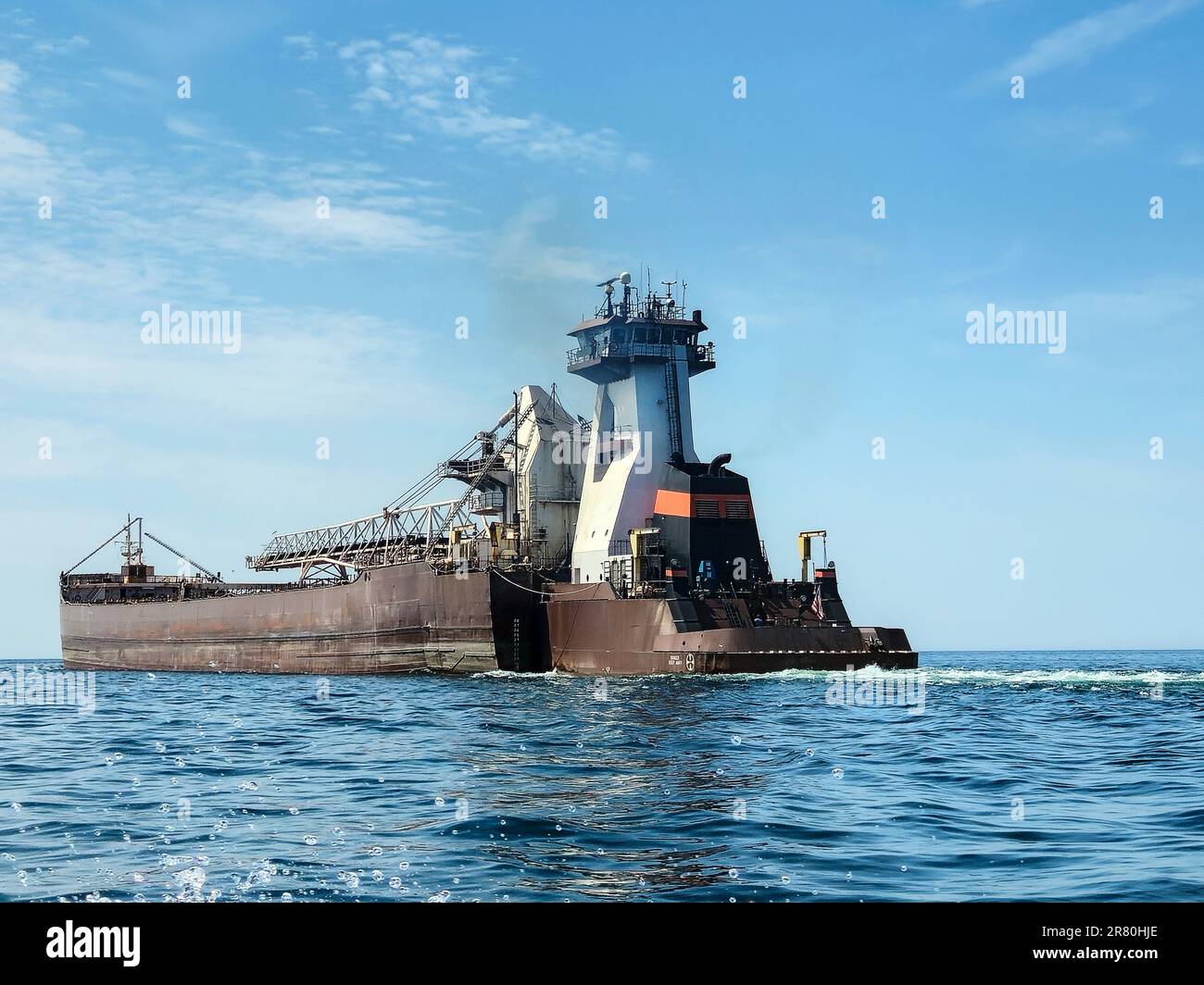 Tugboat pushing barge boat hi-res stock photography and images - Alamy