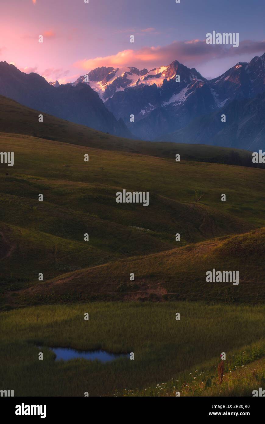 summer sunset landscape. Colorful summer sunset with sun rays coloring ...