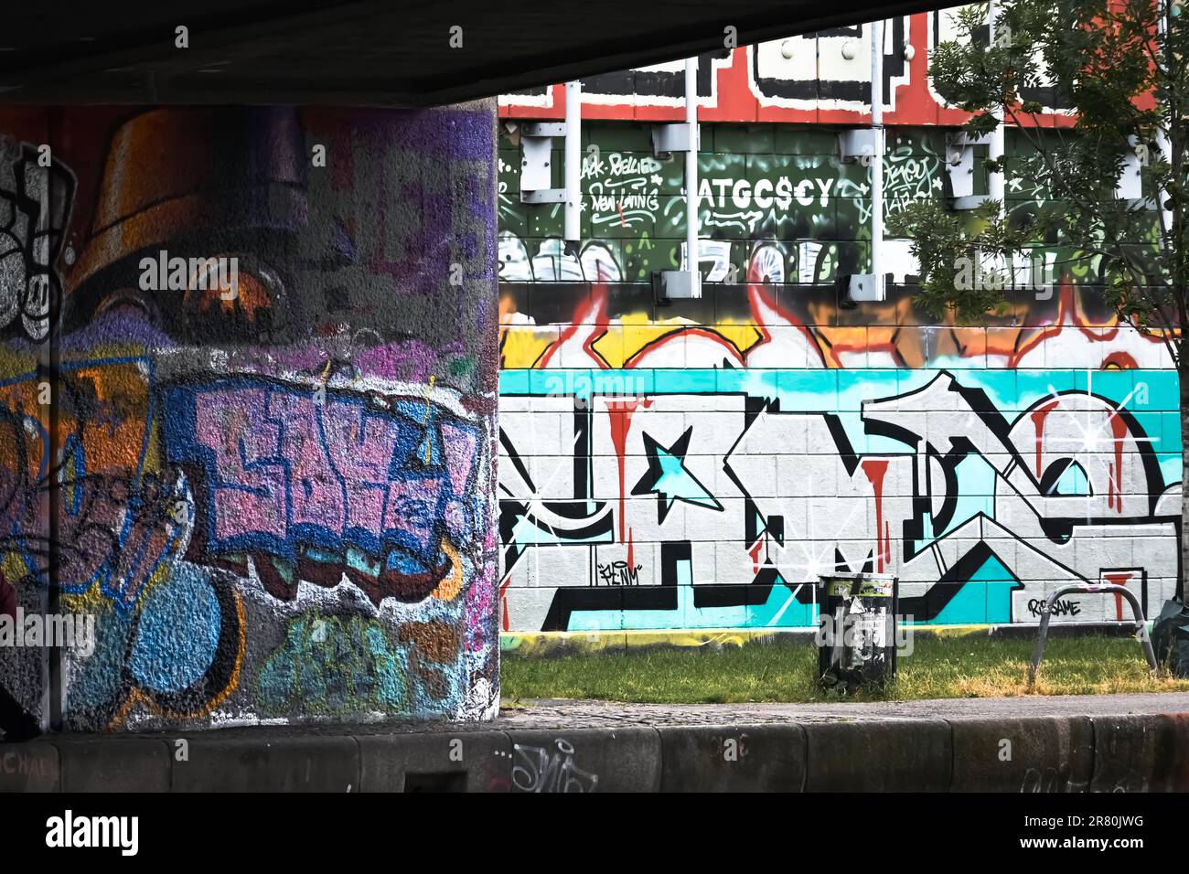 graffiti in the city of Vienna, Background, City Stock Photo - Alamy