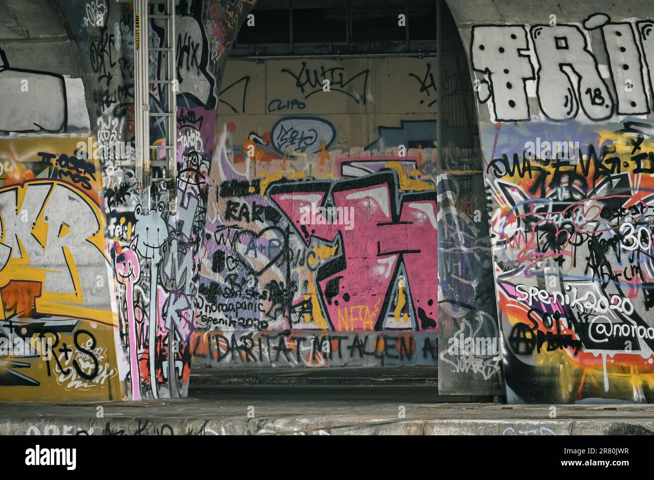 Graffiti donaukanal in vienna hi-res stock photography and images - Alamy