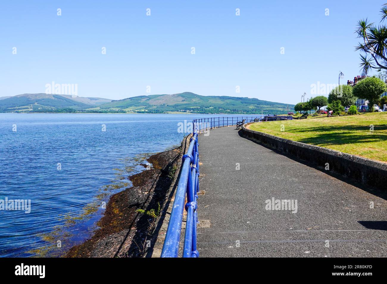 Esplanade and green Scottish hills, Rothesay, Isle of Bute, Scotland ...