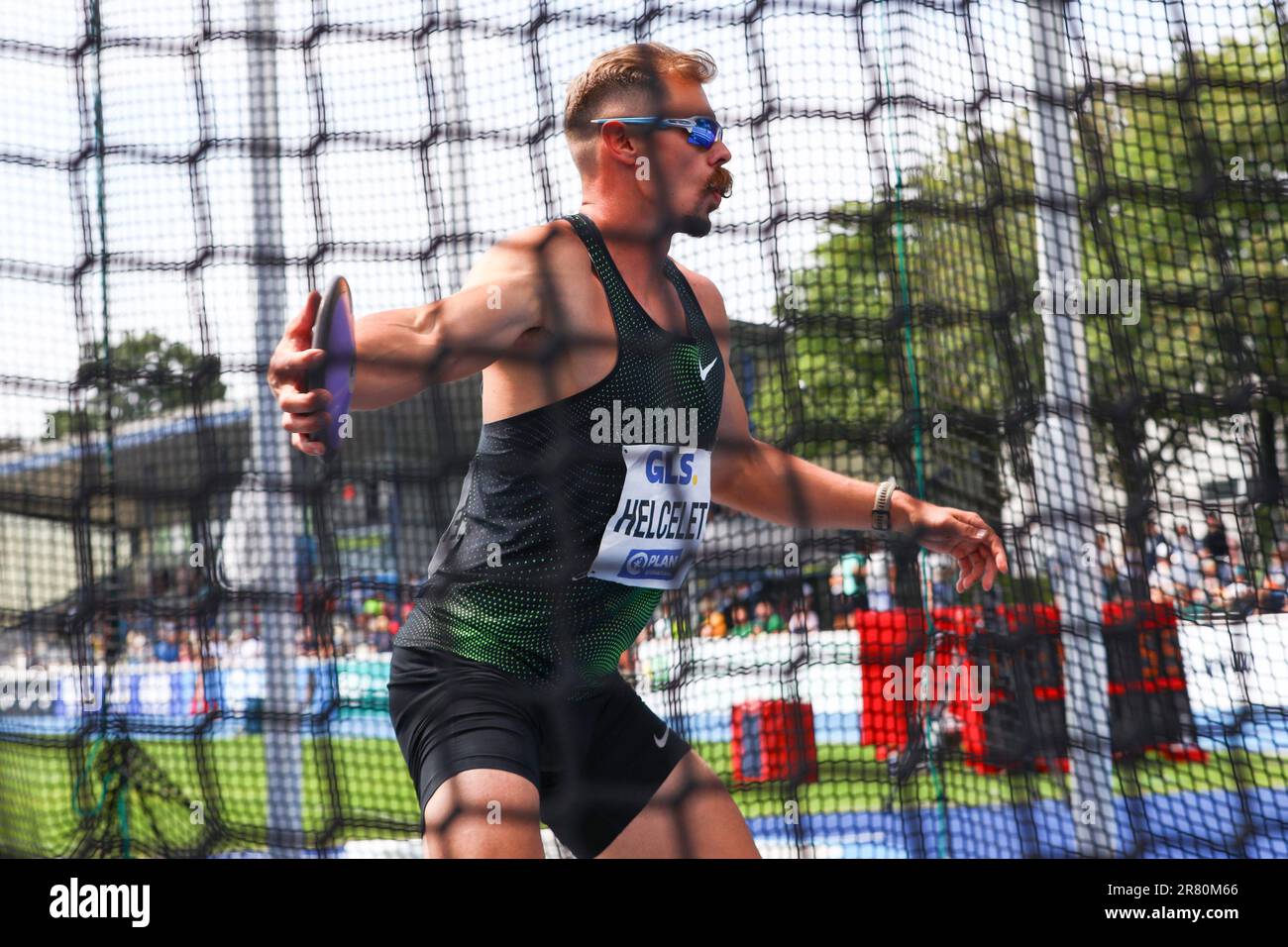 Mens discus hi-res stock photography and images - Alamy